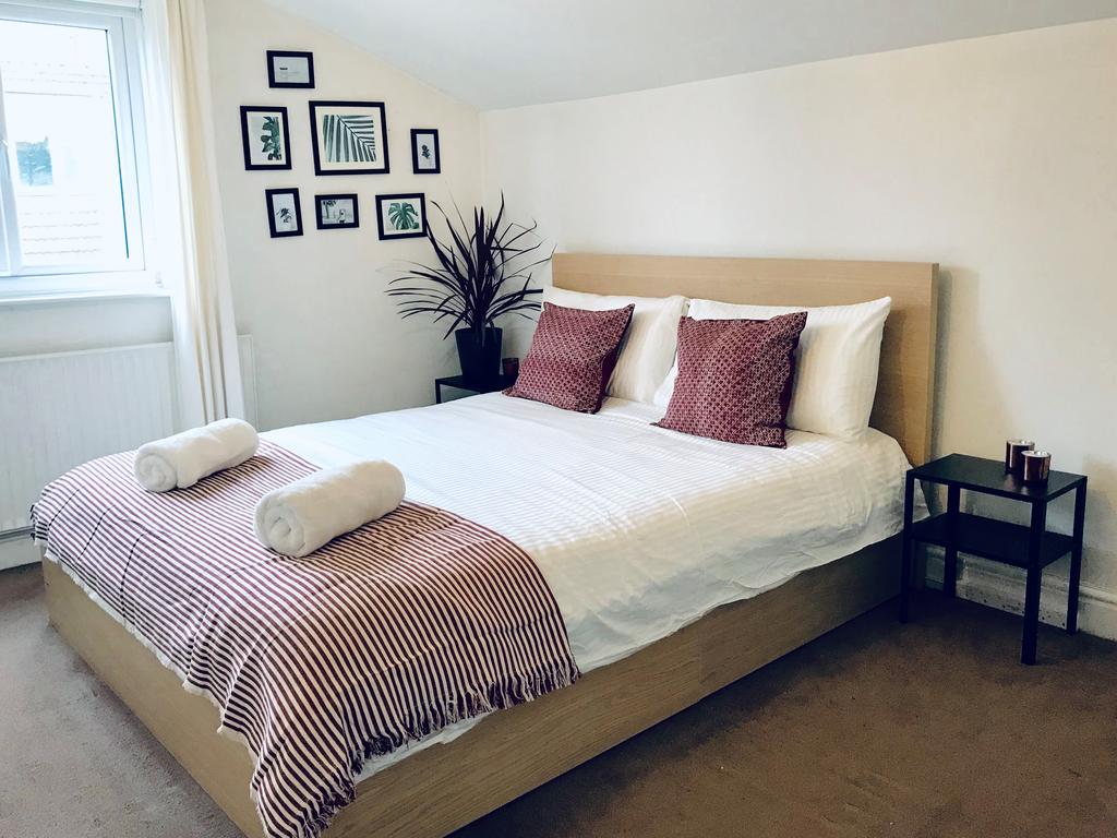 Stormont Road, Clapham Common, SW11 1 bed flat - £1,499 pcm (£346 pw)