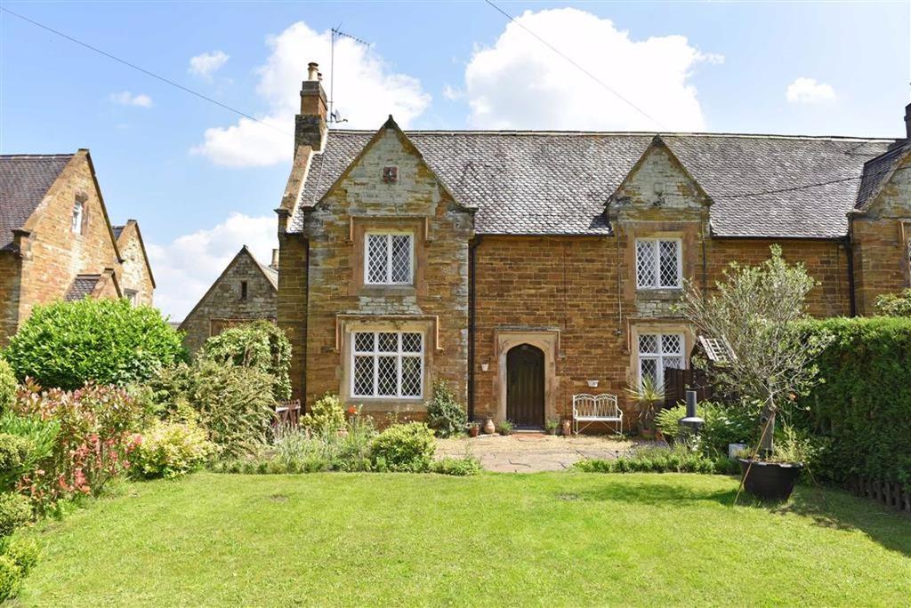 Lower Harlestone, NN7 2 bed cottage - £375,000