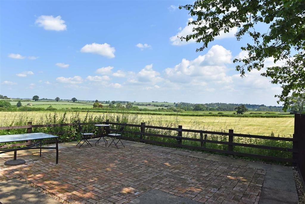 Lower Harlestone, NN7 2 bed cottage - £375,000