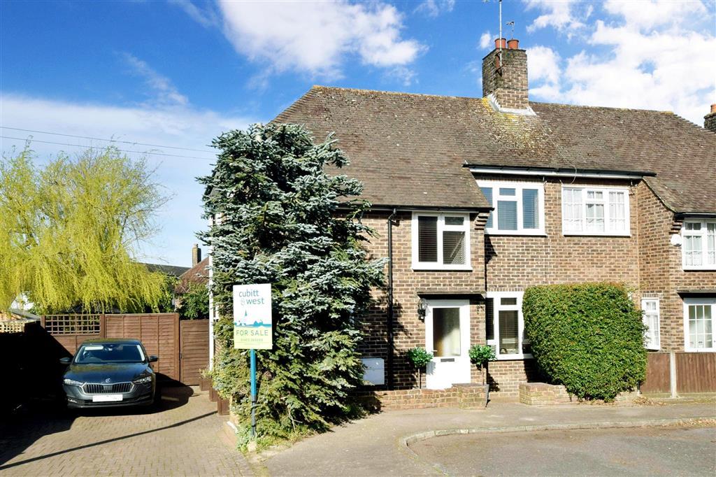 Oakhill Road, Horsham, West Sussex 3 bed semi-detached house - £400,000