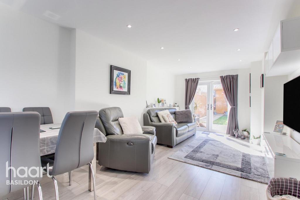 Clay Hill Road, Basildon 3 bed terraced house - £310,000
