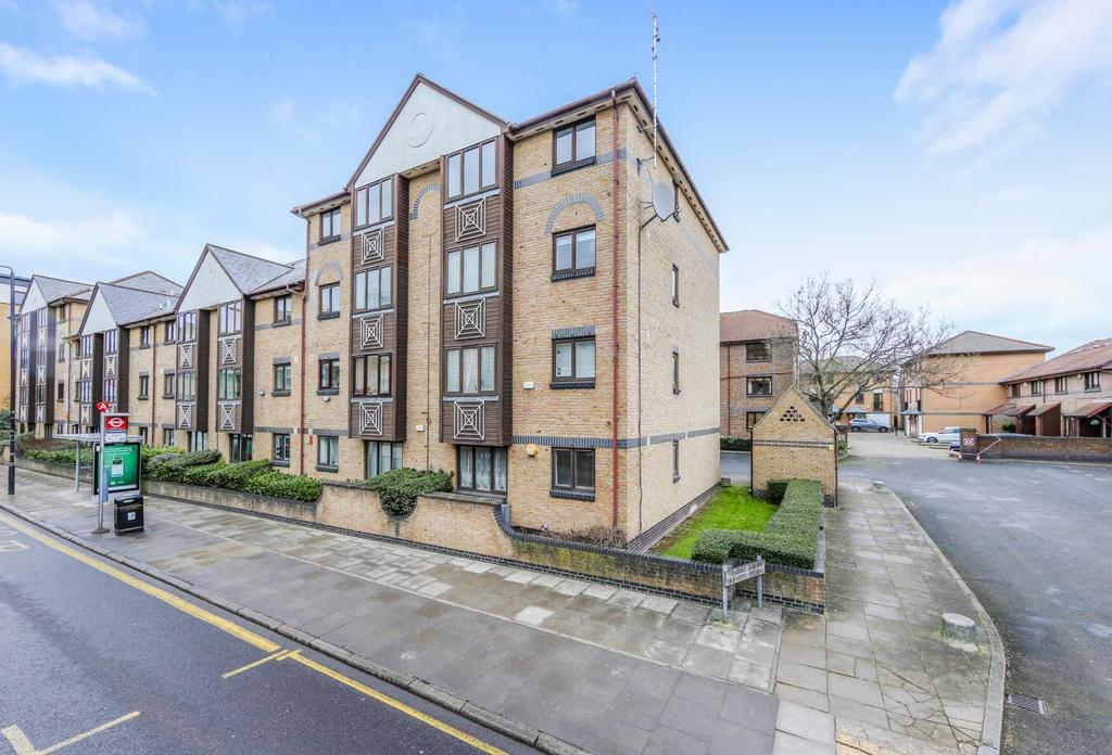 London, E14 2 bed flat - £1,550 pcm (£358 pw)