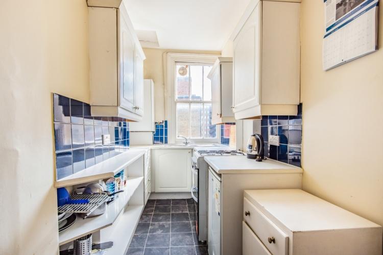 Westcroft Square London W6 1 bed apartment - £1,200 pcm (£277 pw)