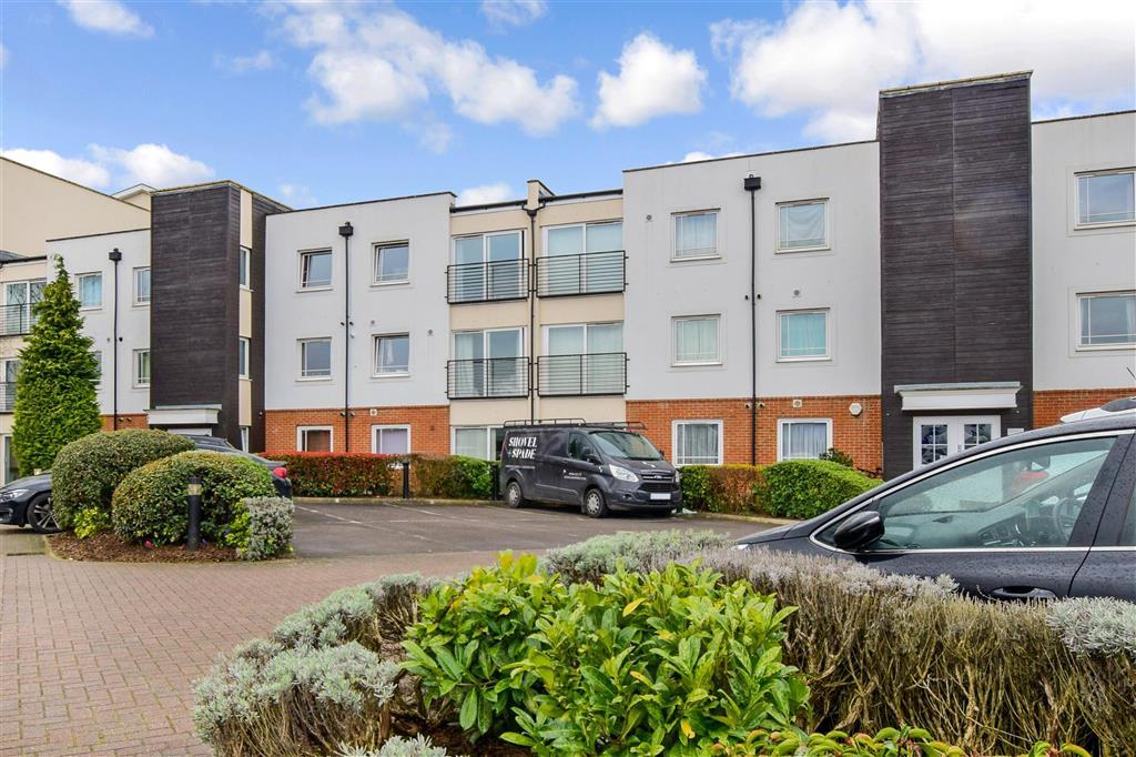Buffers Lane, Leatherhead, Surrey 2 bed flat - £275,000