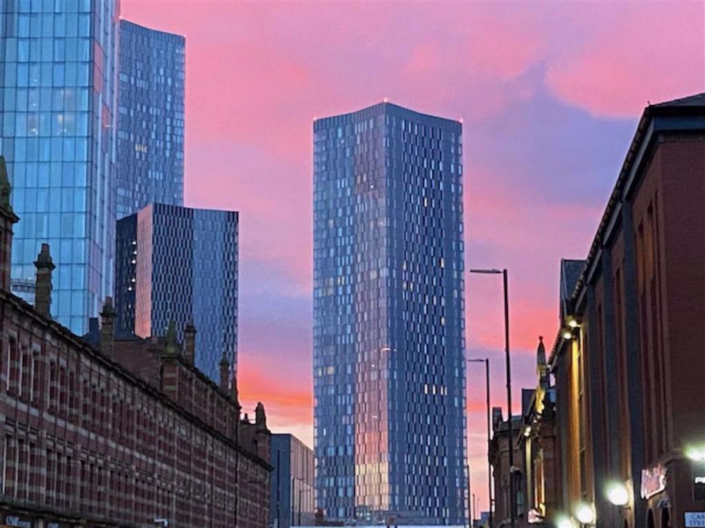 South Tower, Deansgate Square... 2 bed apartment - £1,450 pcm (£335 pw)