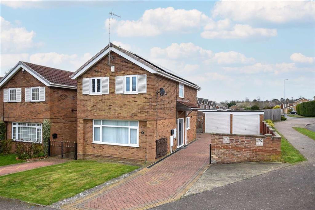 Somerford Road, Wellingborough 3 bed detached house - £275,000