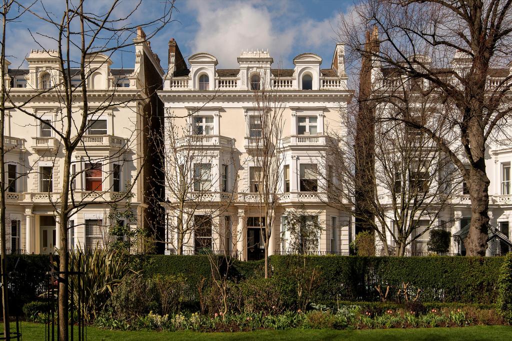 Pembridge Square, London, W2 1 bed flat - £750,000