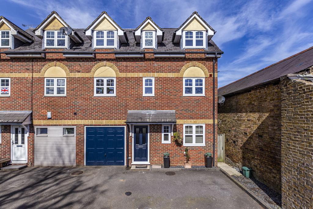 Church Road, Addlestone KT15 4 bed semi-detached house - £525,000