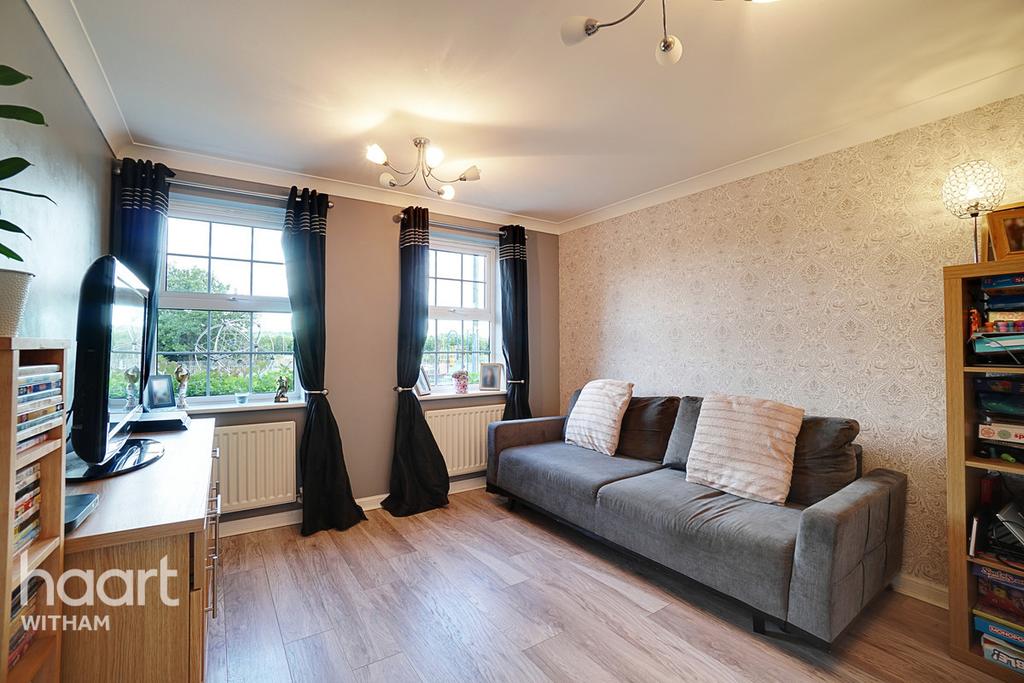 Russell Close, Witham 5 bed detached house - £500,000