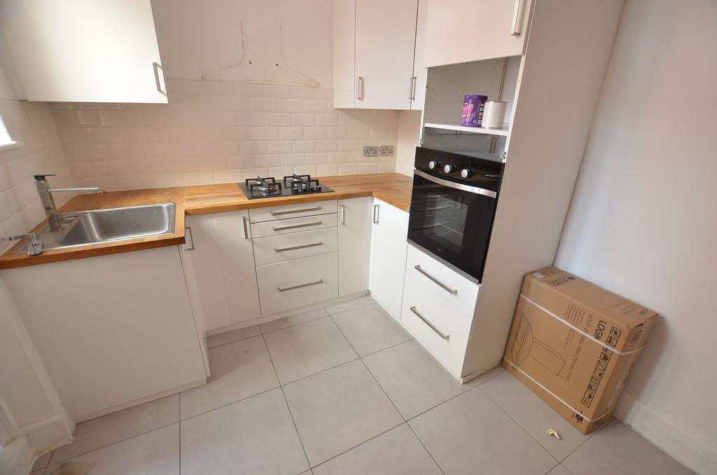 Ealing Road, Wembley, HA0 4QG 3 bed flat - £1,600 pcm (£369 pw)