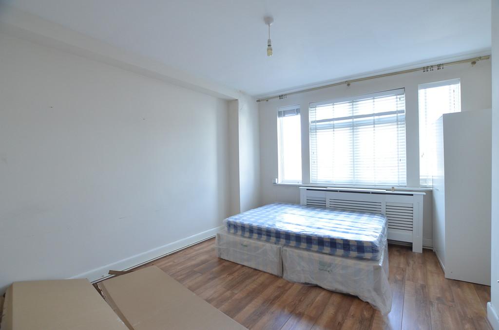 Ealing Road, Wembley, HA0 4QG 3 bed flat - £1,600 pcm (£369 pw)