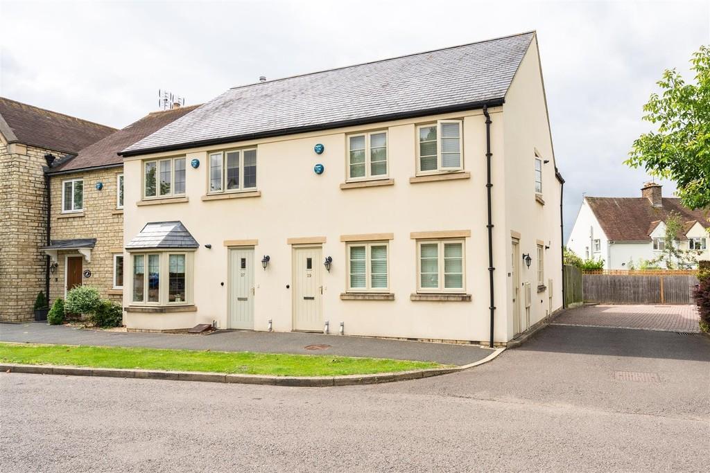 29 Gordons Close, BROADWAY WR12 7BJ 1 bed apartment - £740 pcm (£171 pw)