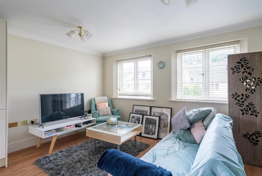 29 Gordons Close, BROADWAY WR12 7BJ 1 bed apartment - £740 pcm (£171 pw)