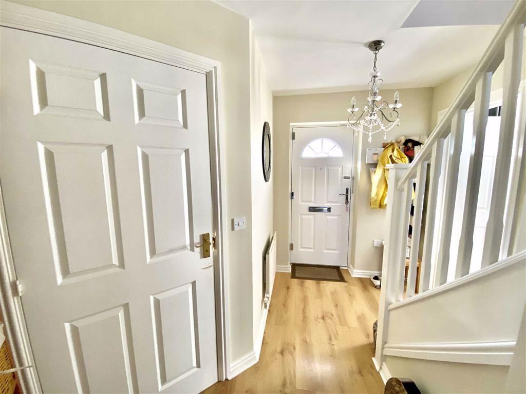 Harvey Close, Barwell 3 bed semi-detached house - £225,000