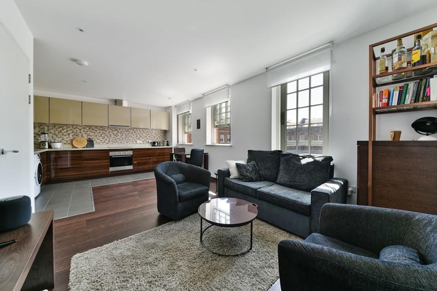 King Henry Terrace, The Highway... 1 bed flat - £1,733 pcm (£400 pw)