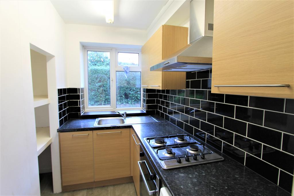 Holmbury Court, SW17 2 bed flat - £349,995