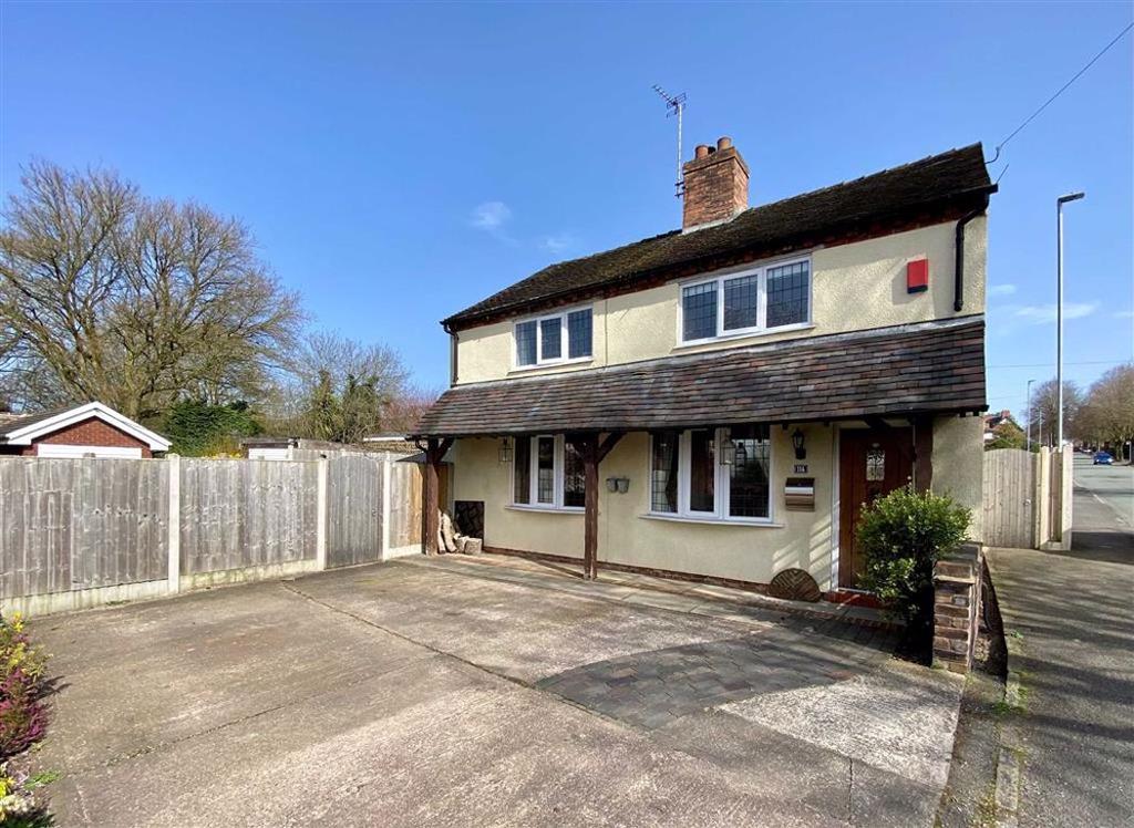 Oulton Road, Stone 3 bed detached house - £345,000