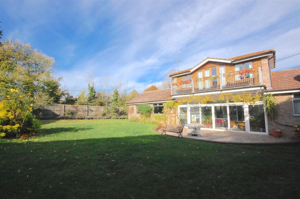 The Street, White Notley, Witham 4 bed detached house - £600,000