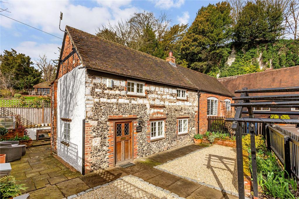 Henley Road, Medmenham, Marlow... 3 bed semi-detached house - £550,000
