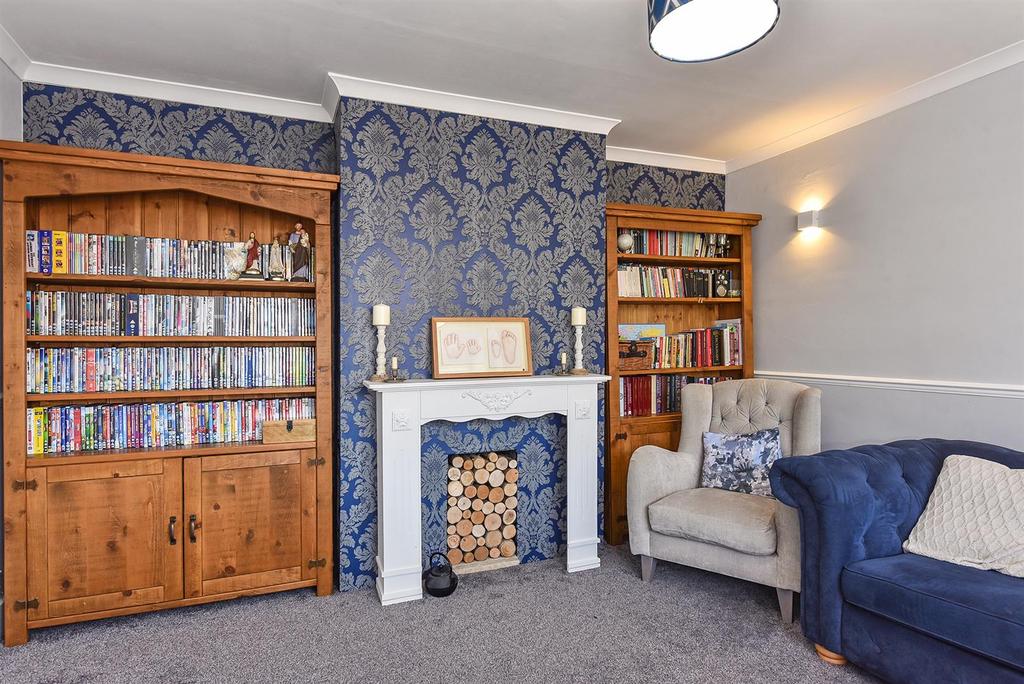 Millway Road, Andover 3 bed detached house - £355,000