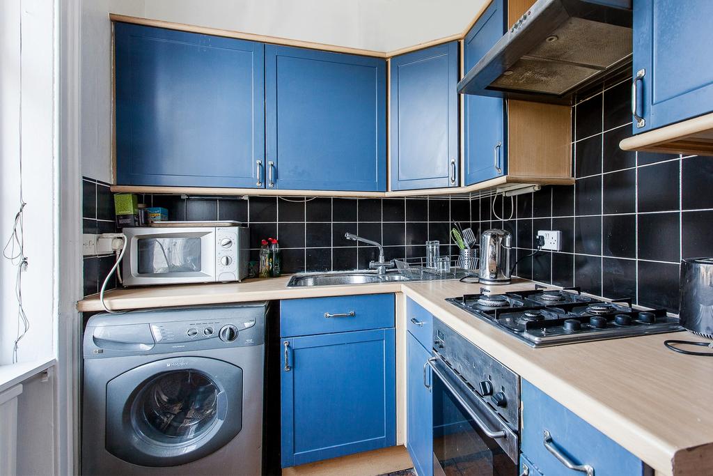Camden Road, London, NW1 2 bed flat - £1,599 pcm (£369 pw)