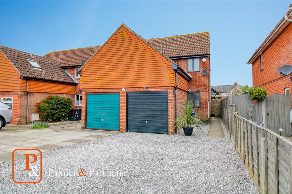 Adelaide Drive, Colchester, CO2 2 bed semi-detached house - £230,000