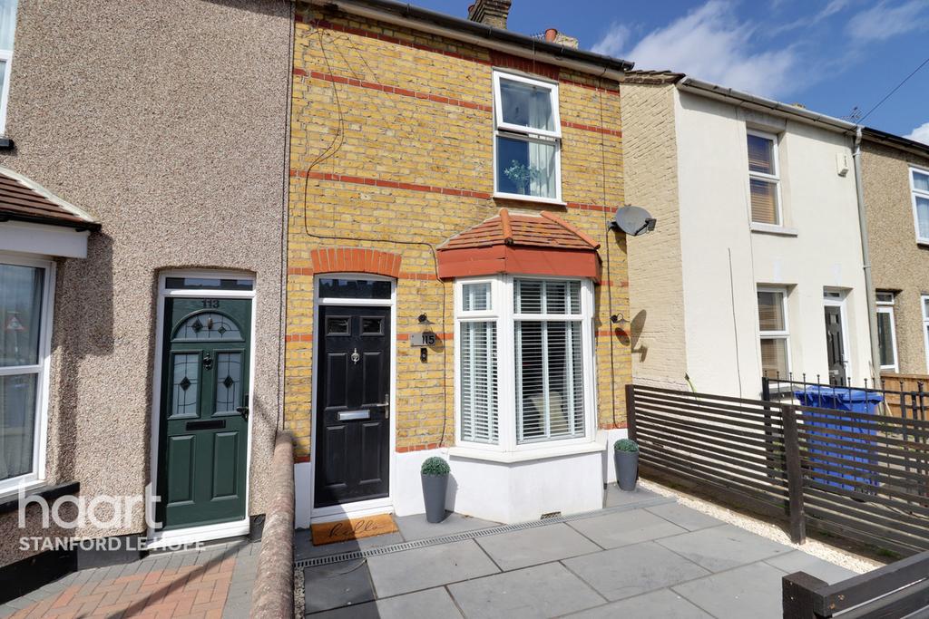 Victoria Road, Stanford-Le-Hope 2 bed semi-detached house - £280,000