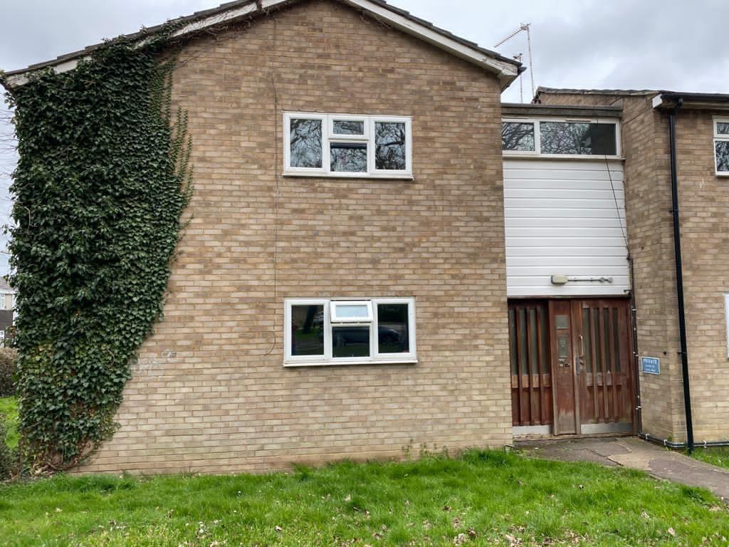 Falstones, Basildon, SS15 2 bed flat - £950 pcm (£219 pw)