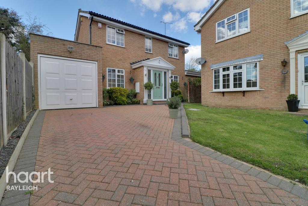 Repton Grove, SOUTHEND-ON-SEA 3 bed detached house - £425,000