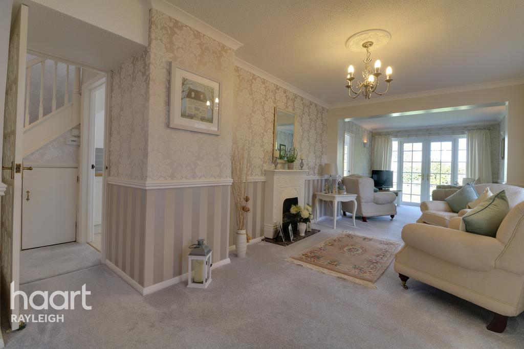 Repton Grove, SOUTHEND-ON-SEA 3 bed detached house - £425,000