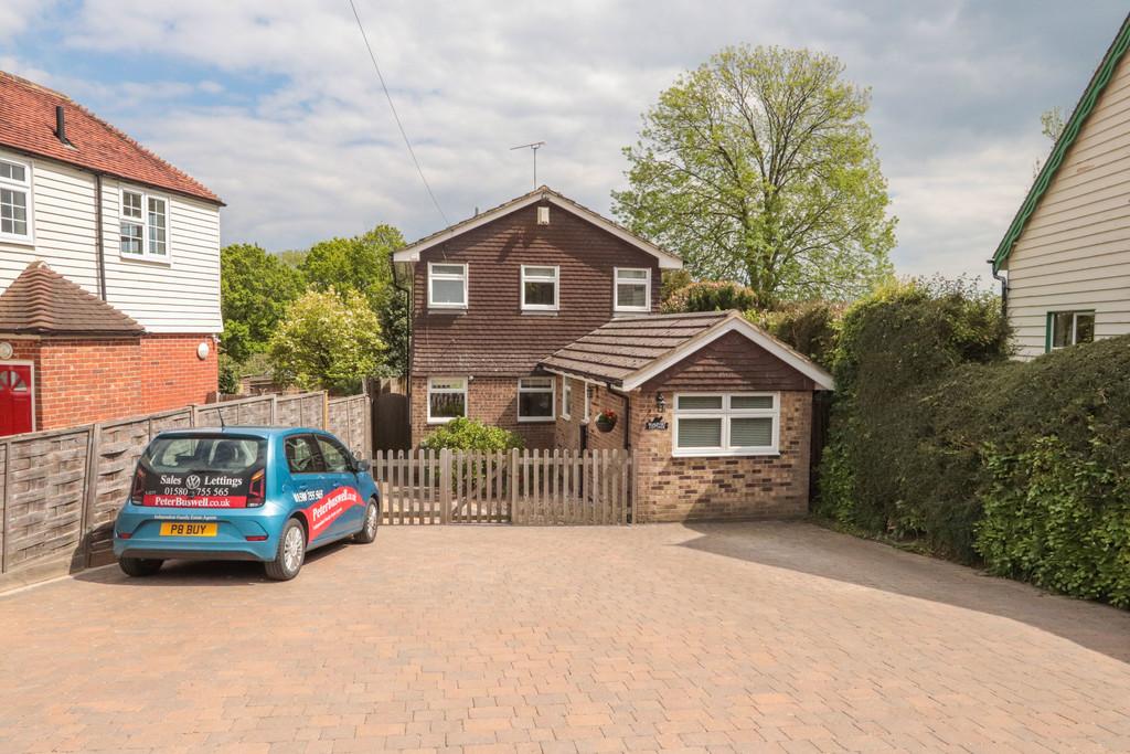 Over 3/4 of an acre in Iden Green 3 bed detached house - £650,000