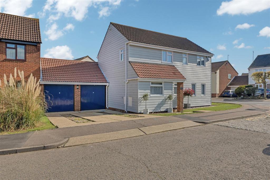 Roach Vale, Leigh-On-Sea 4 bed detached house - £450,000