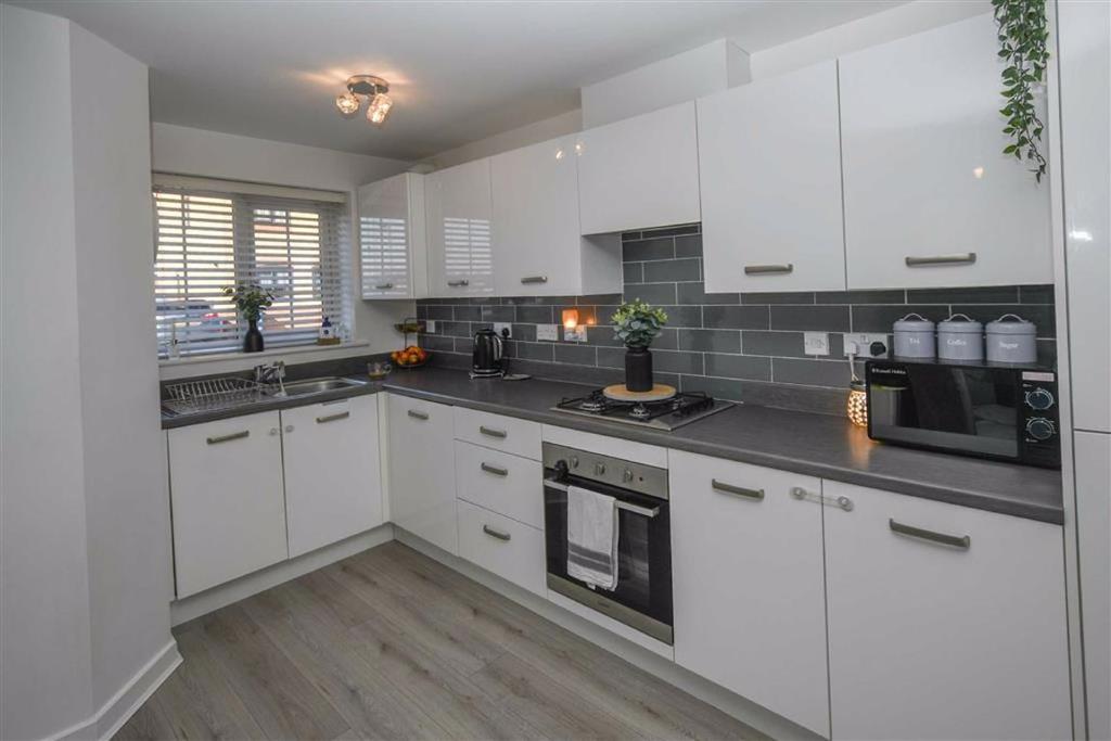 Riley Way, Spring bank west, Hull, HU3 3 bed end of terrace house - £ ...
