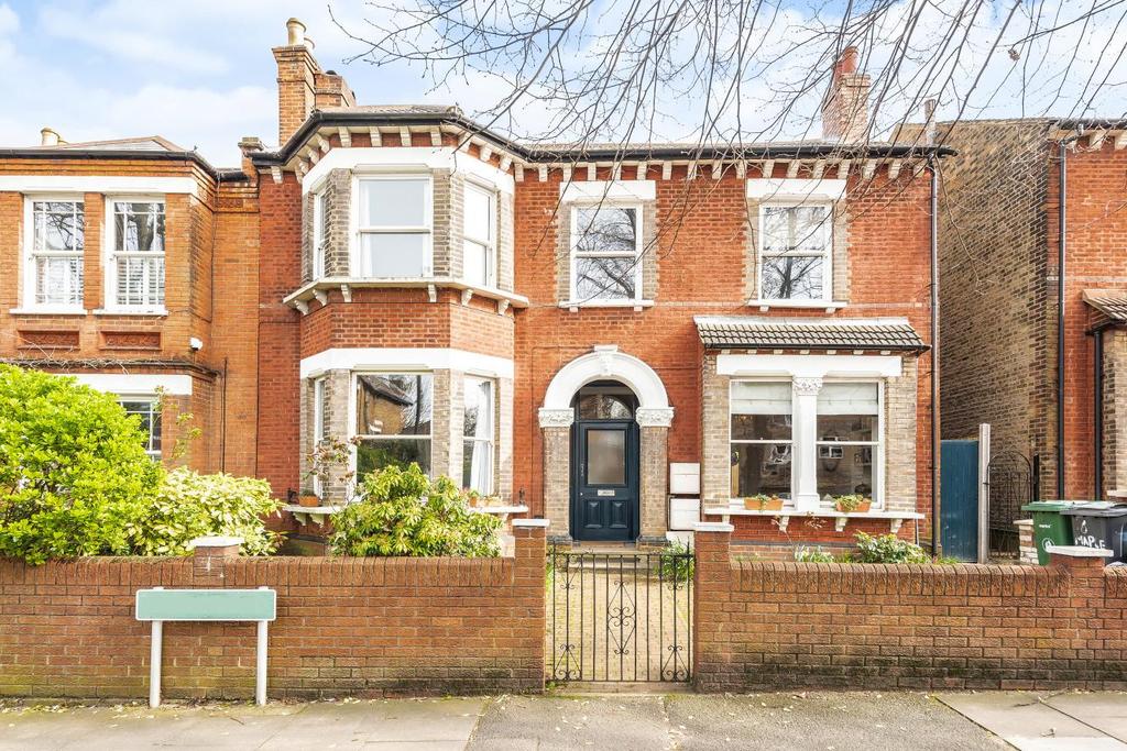 Maple Road, Penge 2 bed flat - £525,000