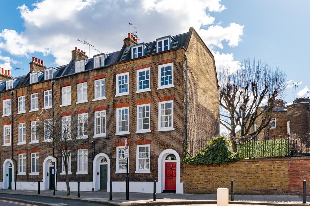 Skinner Street, London, EC1R 3 bed maisonette - £995,000