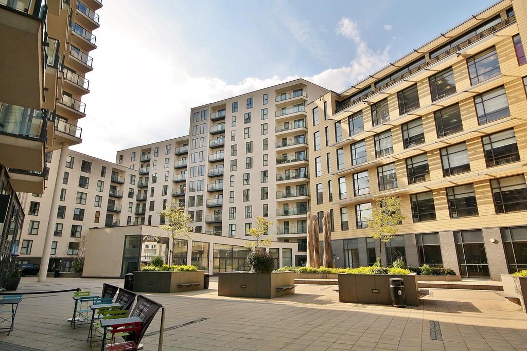 Nankeville Court, Woking 2 bed apartment - £325,000