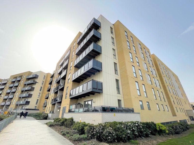 Barking Riverside, IG11 2 bed apartment - £1,375 pcm (£317 pw)