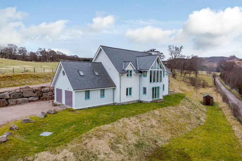 Easter Breakachy, Laggan, Newtonmore... 4 bed detached house - £550,000