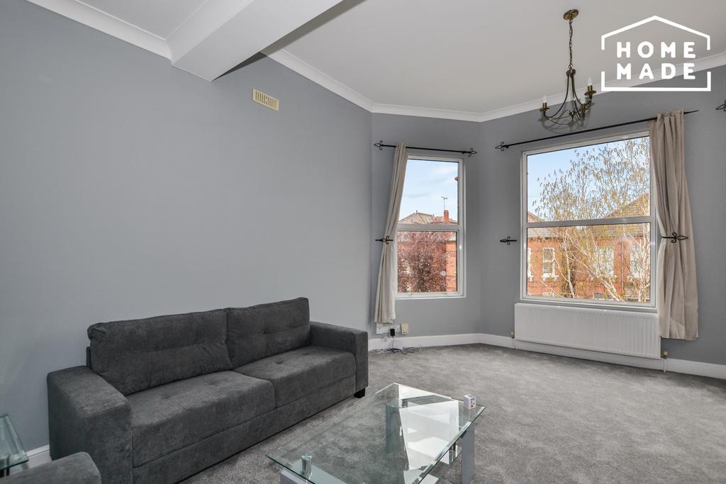 Manstone Road, Cricklewood, NW2 3 bed flat - £2,150 pcm (£496 pw)