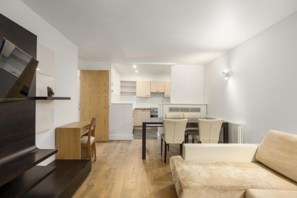 Consort Rise House, 199-203... 2 bed apartment - £3,400 pcm (£785 pw)