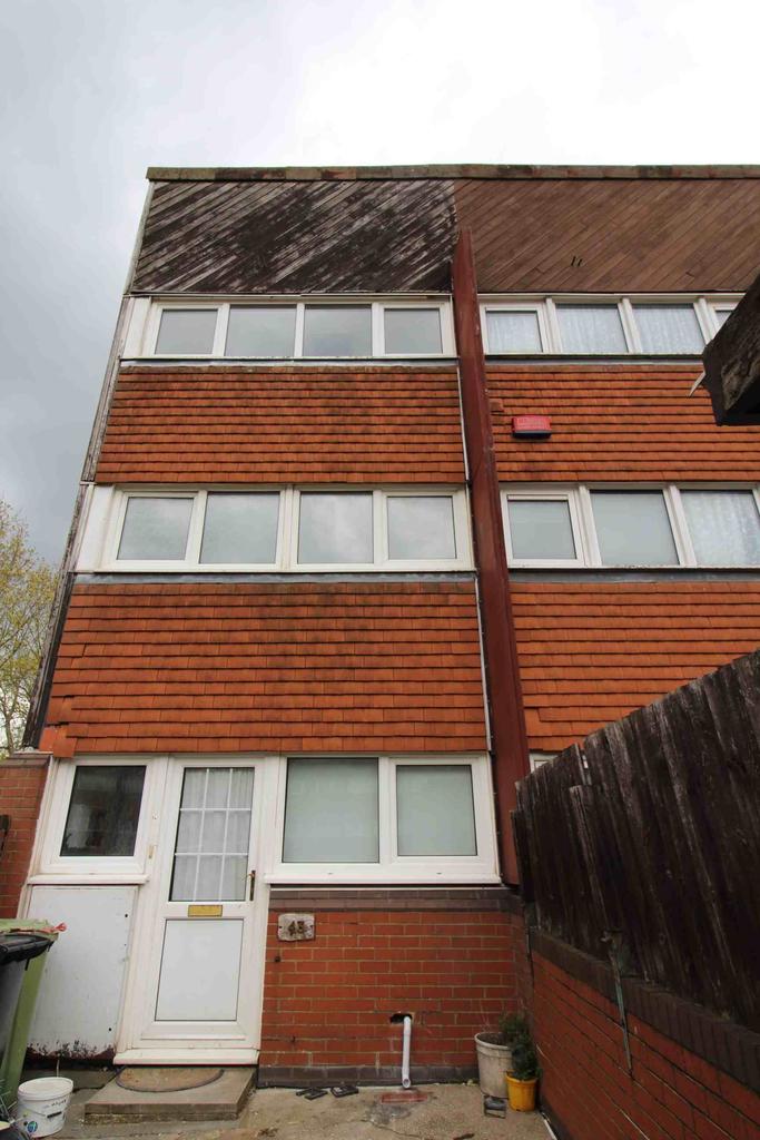 43 Moorfoot - Available 16.04.21 3 bed house - £995 pcm (£230 pw)
