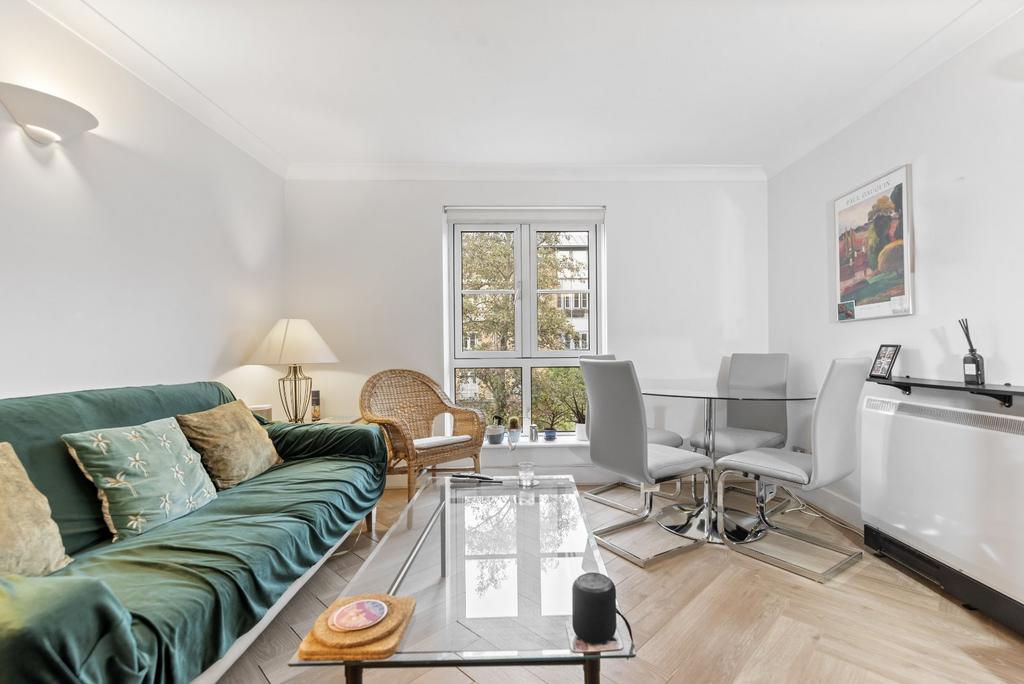 Moore Court, Anderson Square, Angel... 1 bed flat - £2,500 pcm (£577 pw)