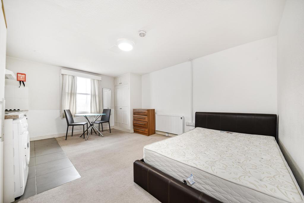 Cranley Place, South Kensington... Studio - £758 pcm (£175 pw)