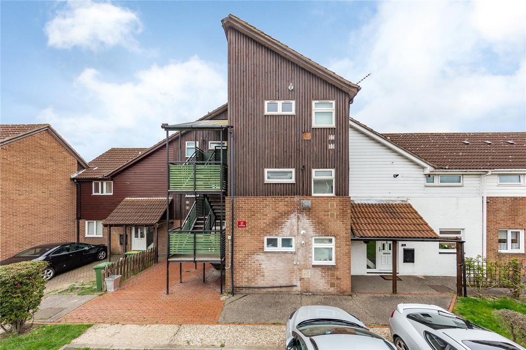 Scaldhurst, Pitsea, Basildon, Essex... 1 bed apartment - £100,000