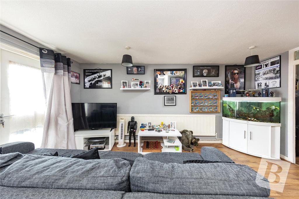 Scaldhurst, Pitsea, Basildon, Essex... 1 bed apartment - £100,000