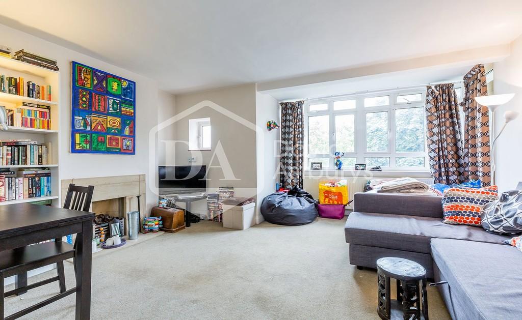 Park Road, Crouch End, London 2 bed apartment - £1,850 pcm (£427 pw)