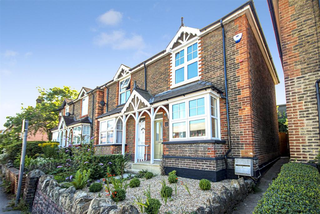 Walnut Tree Close, Guildford 3 bed house - £550,000
