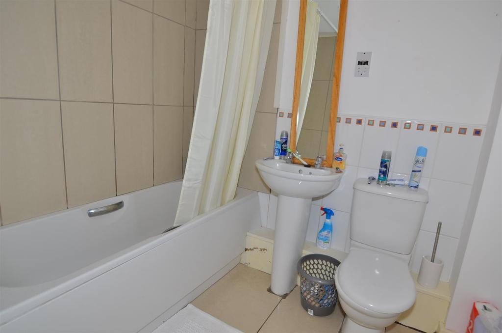 Jervaulx House, Lawrence Square, York 2 bed flat - £1,200 pcm (£277 pw)