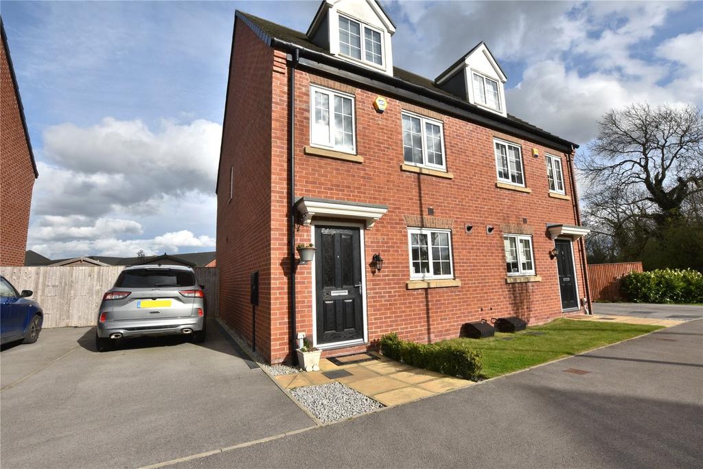 Maple Gardens, Whinmoor, Leeds 3 bed semi-detached house - £250,000