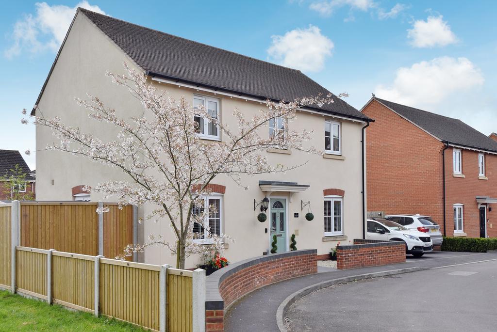 Primrose Place, Durrington... 4 bed detached house - £385,000